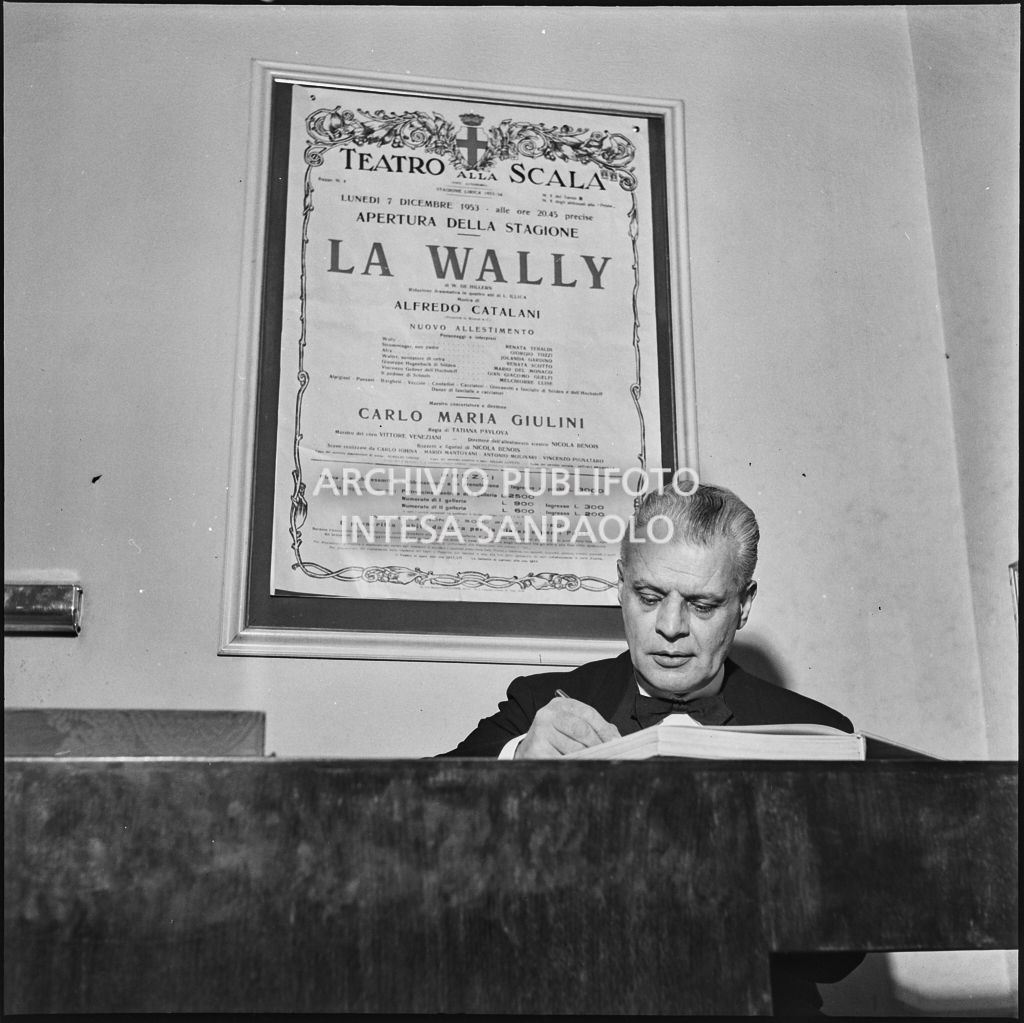 Antonio Ghiringhelli, sovrintendente del Teatro alla Scala, la sera ...