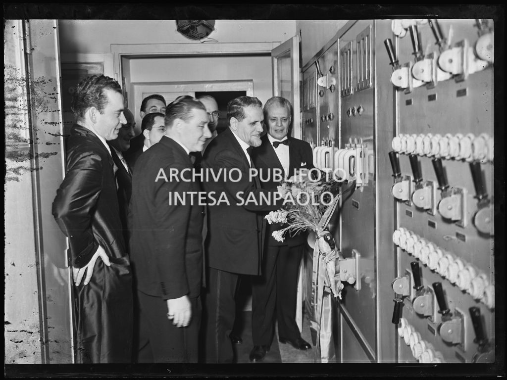 Il sovrintendente Antonio Ghiringhelli, l'onorevole Teodoro Bubbio ed ...