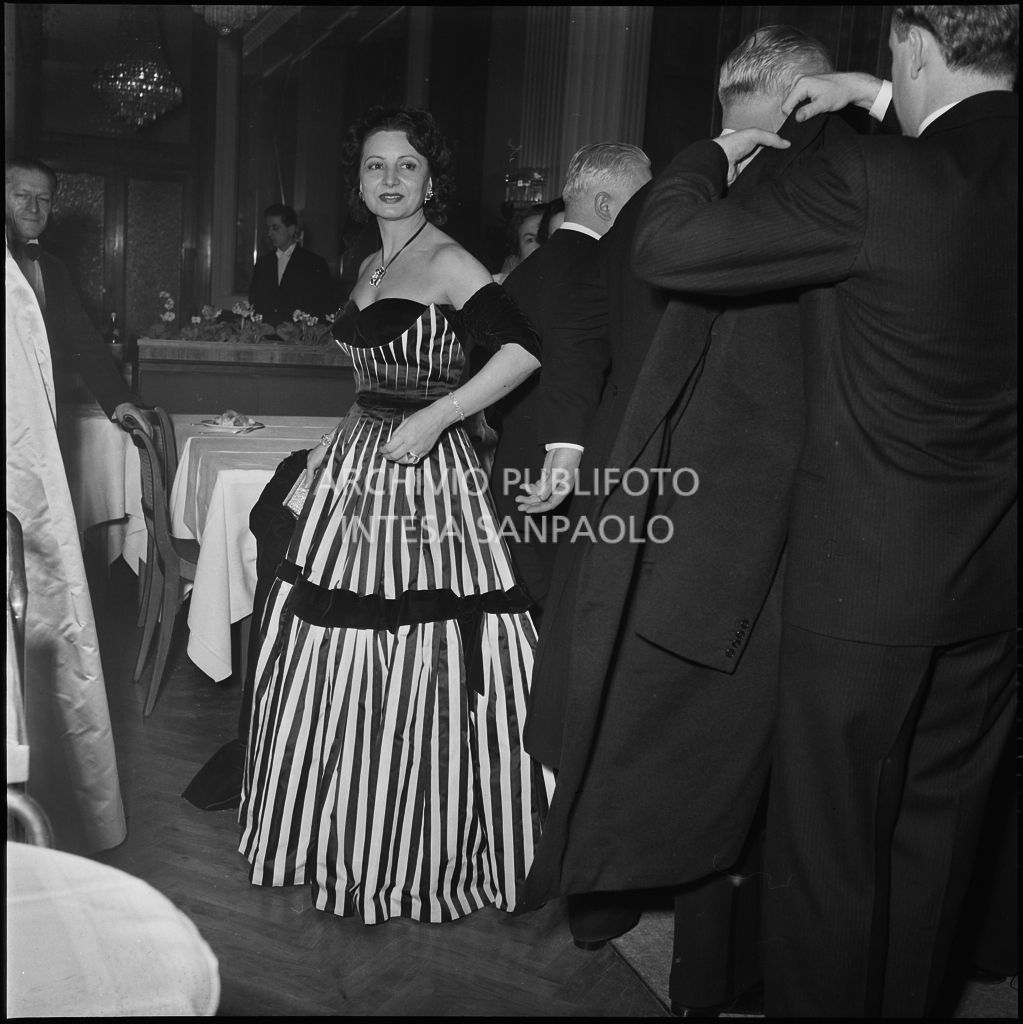 La baronessa Bianca Maria Hubner al ristorante Savini dopo la serata ...